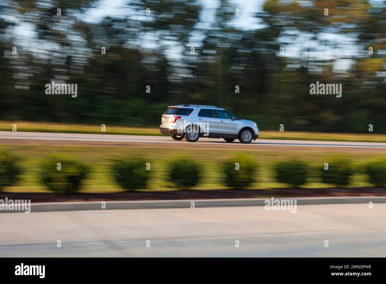 Car speeding on the Interstate 10 highway, Louisiana Stock Photo - Alamy