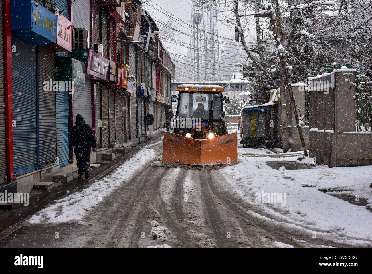 Srinagar, India. 04th Feb, 2024. A snow clearing machine clears snow ...