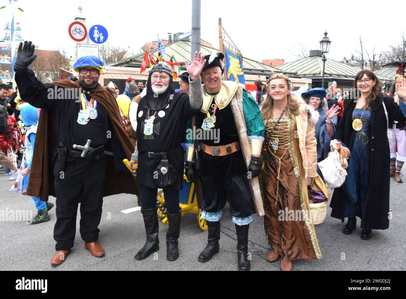 Teilnehmer Damische Ritter Muenchen 04.02.2024 Faschingszug Einfach Fasching Muenchen ...