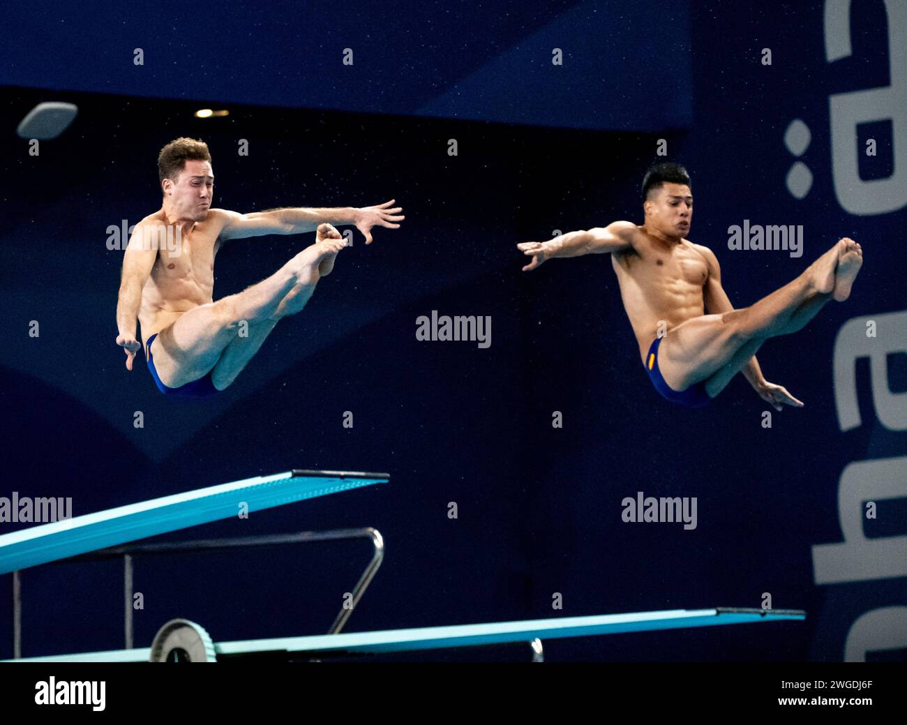 Diving 3m springboard sinchronized men hi-res stock photography and ...