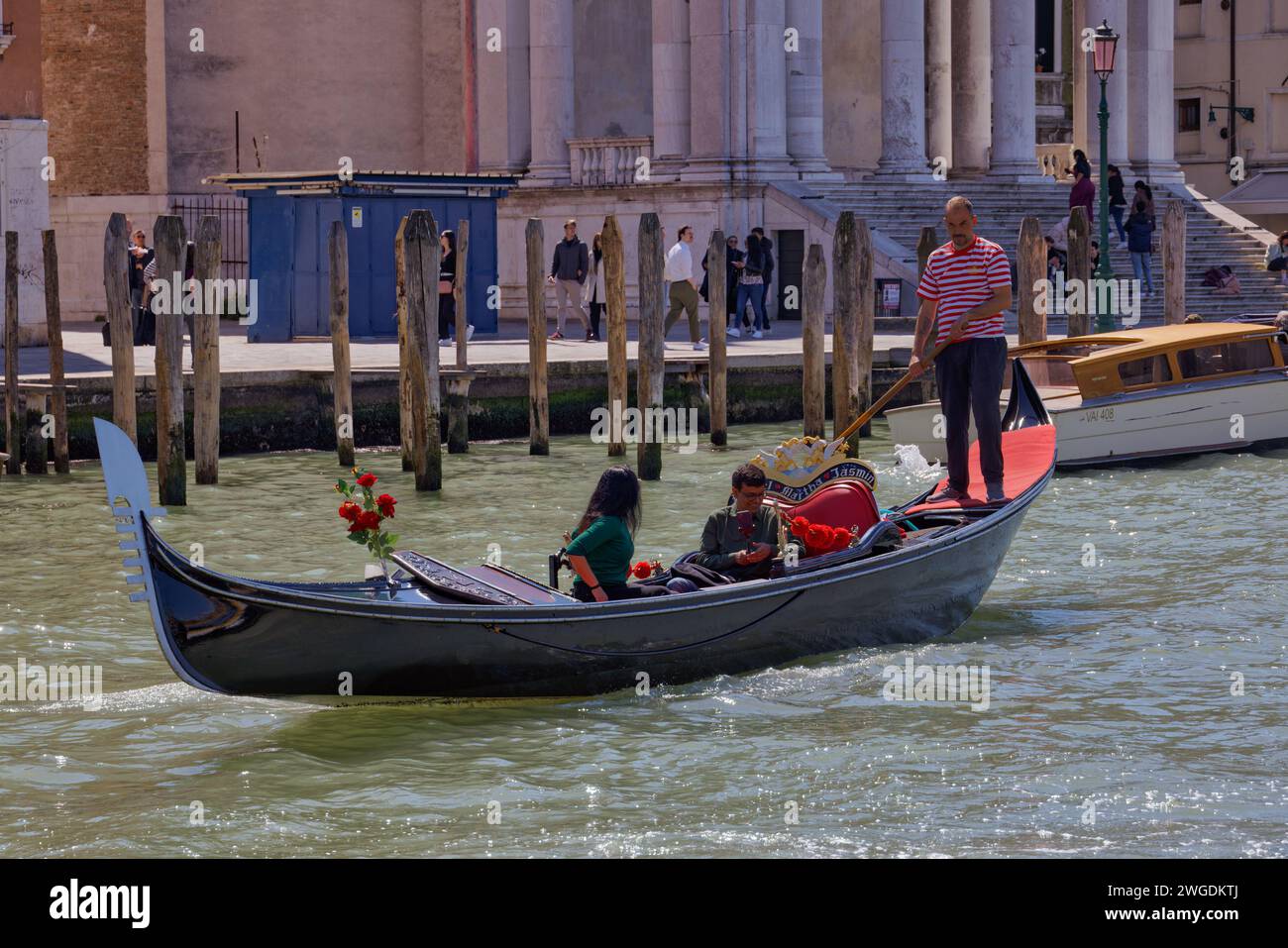 Gondola under stone bridge hi-res stock photography and images - Alamy