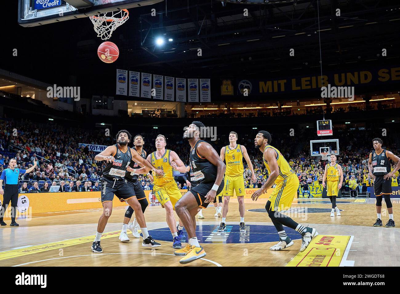 Berlin, Deutschland. 04th Feb, 2024. Korbwurf Alba, GER, ALBA Berlin vs ...