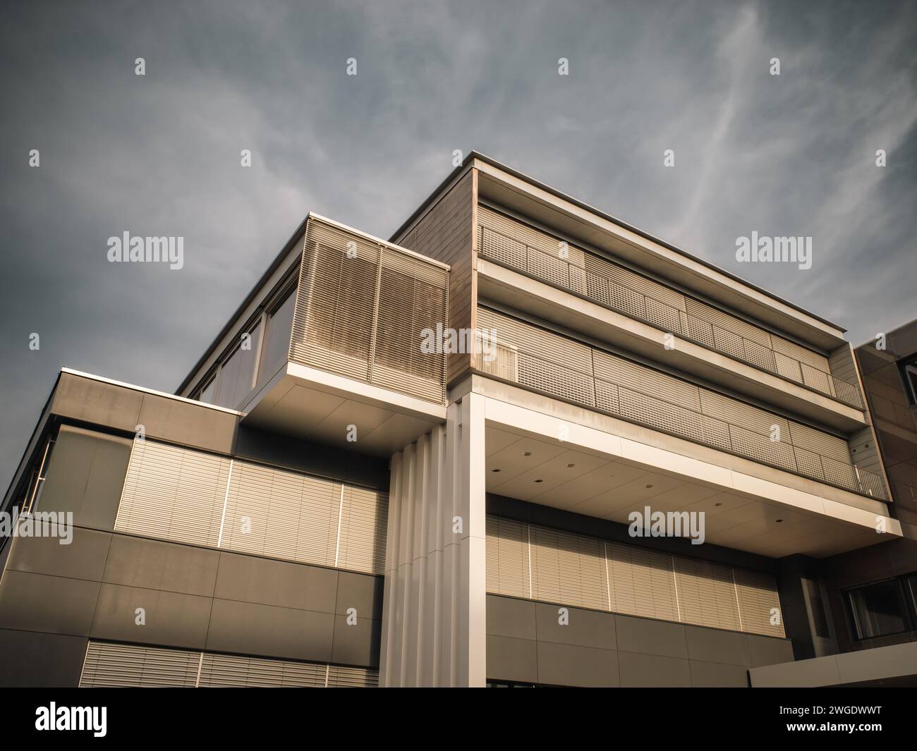 White modern cement building hi-res stock photography and images - Alamy
