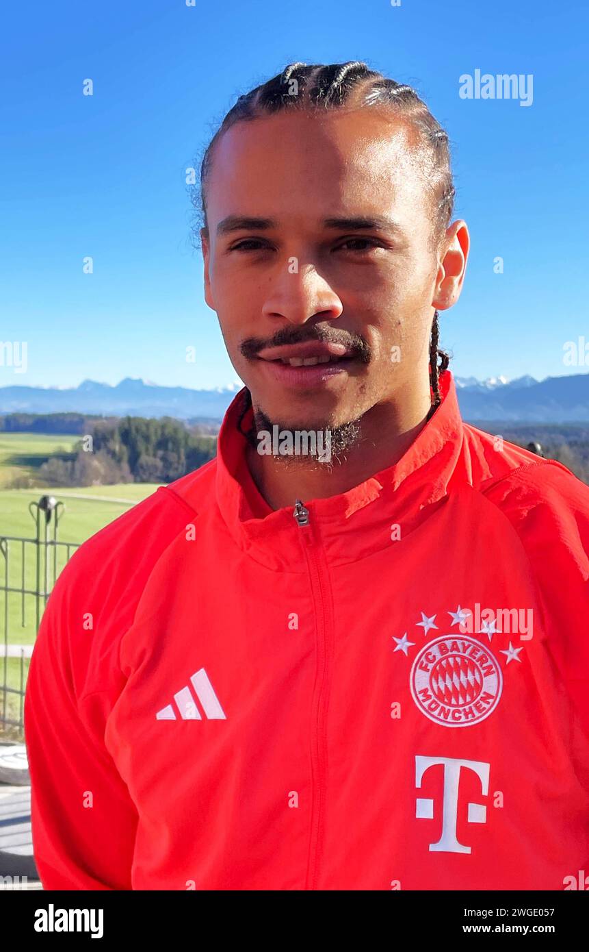 Leroy Aziz Sane ist ein deutsch-französischer Fussballspieler. Er steht ...