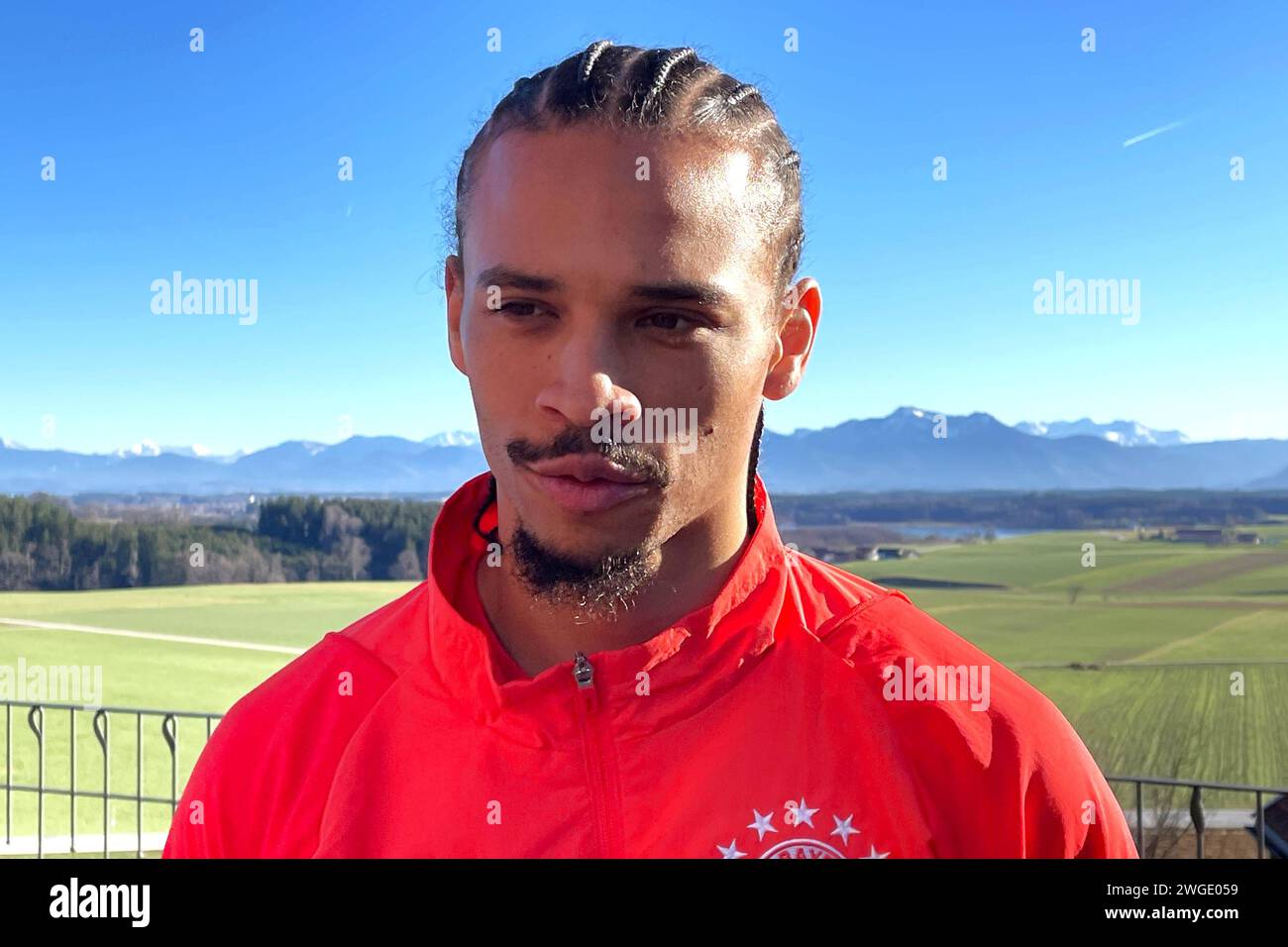 Leroy Aziz Sane ist ein deutsch-französischer Fussballspieler. Er steht ...