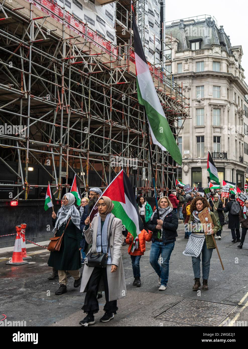 Pro palestinian activists march hi-res stock photography and images - Alamy