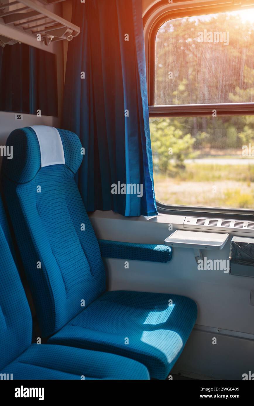 Green trees outside of train window hi-res stock photography and images ...