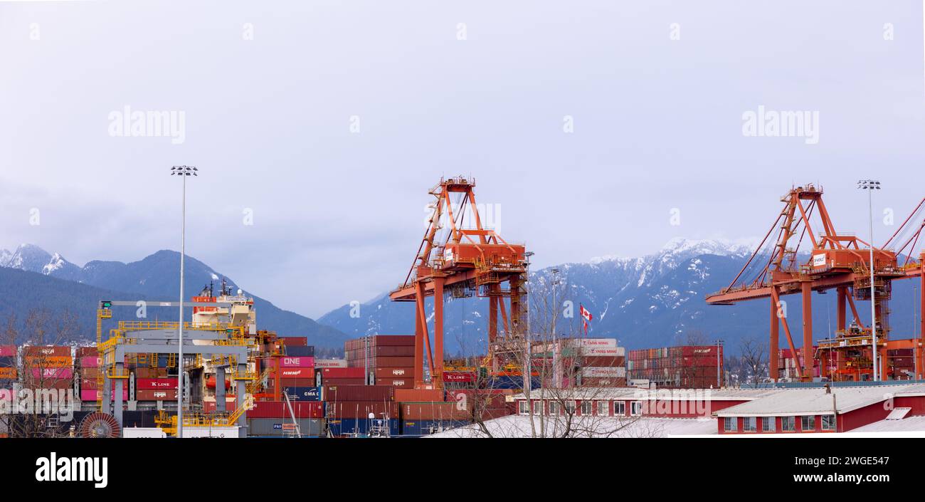 VANCOUVER, BC, CANADA - MAR 15, 2023: Cargo terminal loading shipping ...