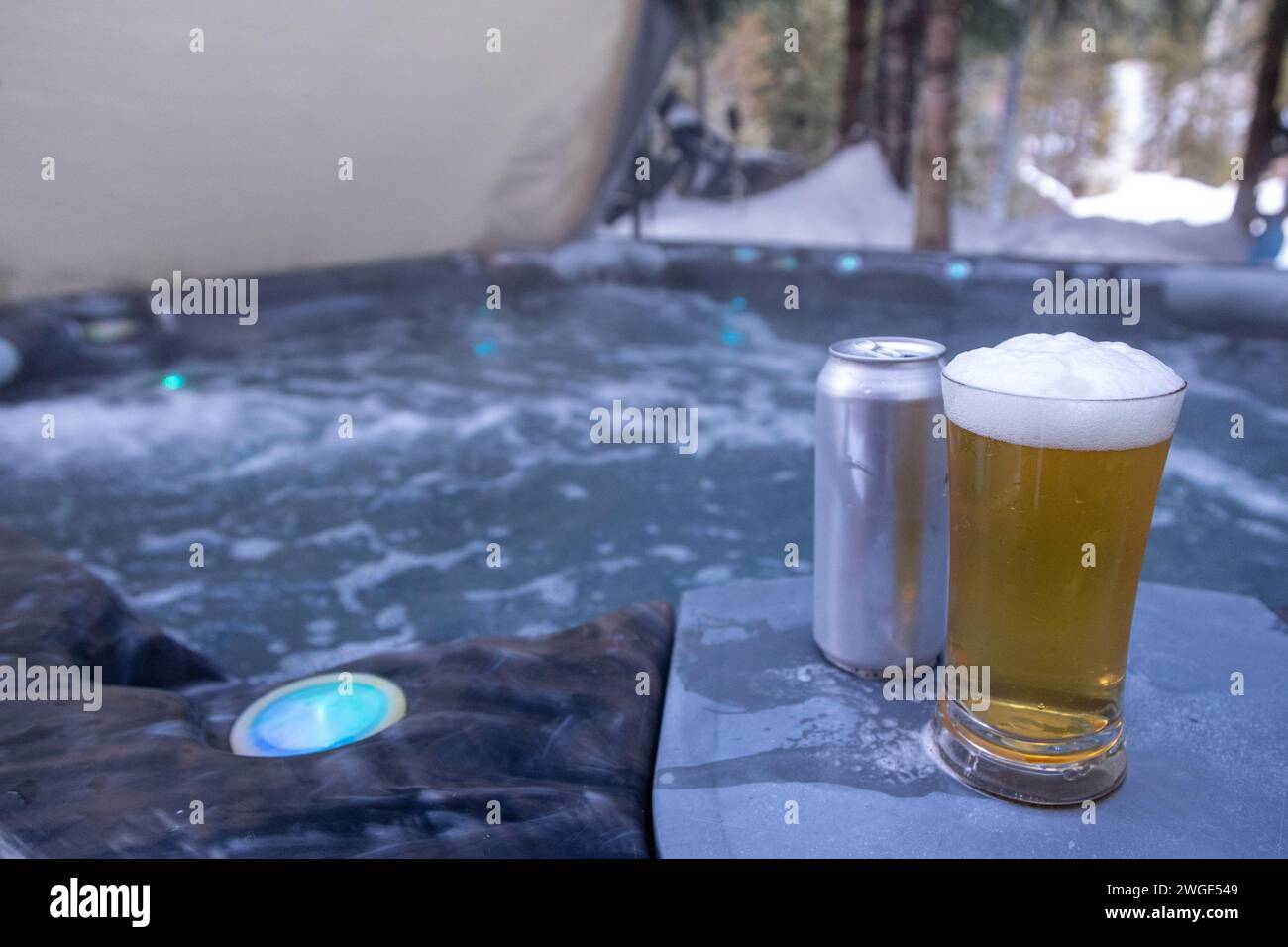 Outdoor hot tub hi-res stock photography and images - Alamy