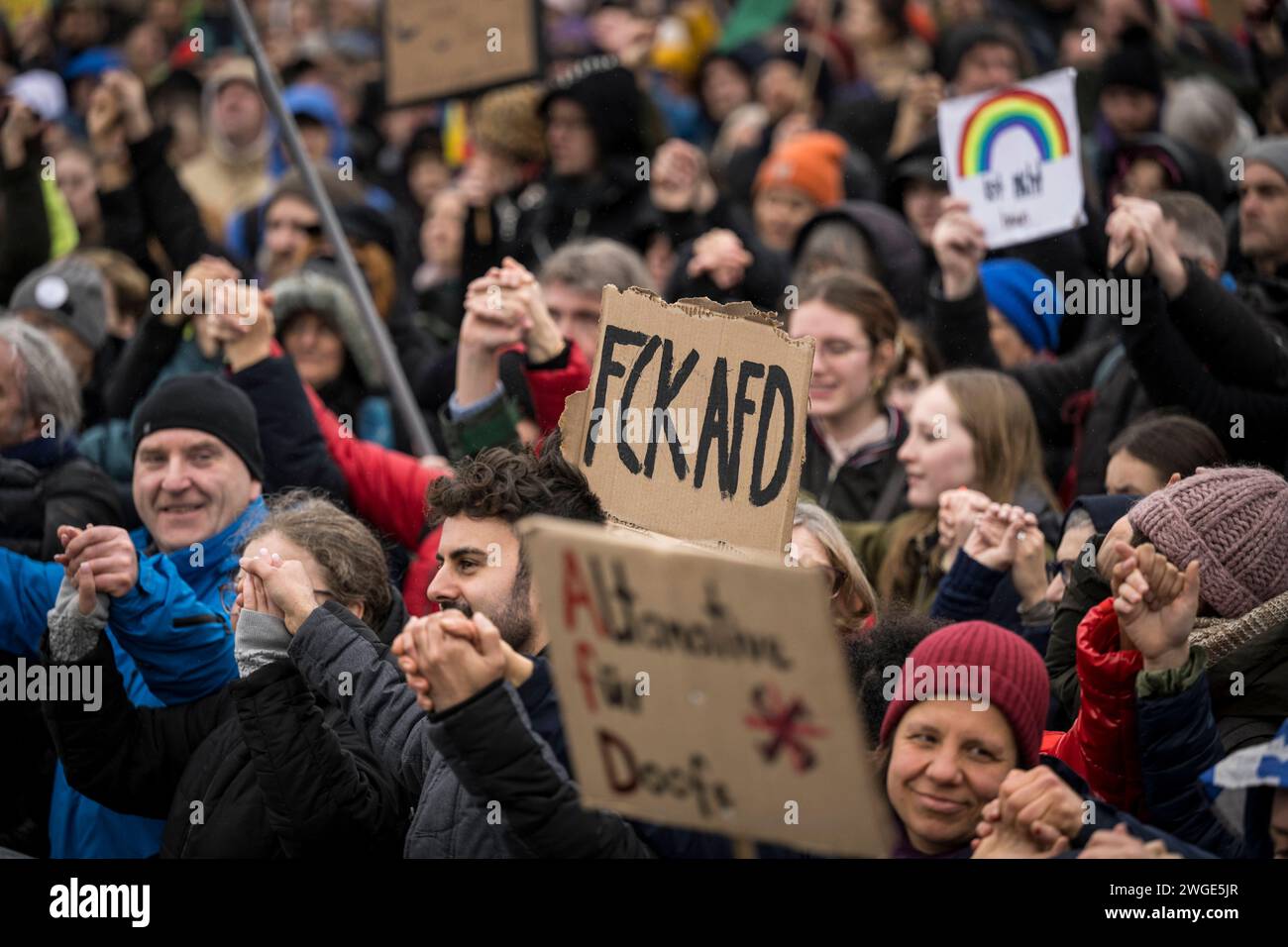 Teilnehmer einer Demonstration unter dem Motto Aktionstag Hand in Hand ...
