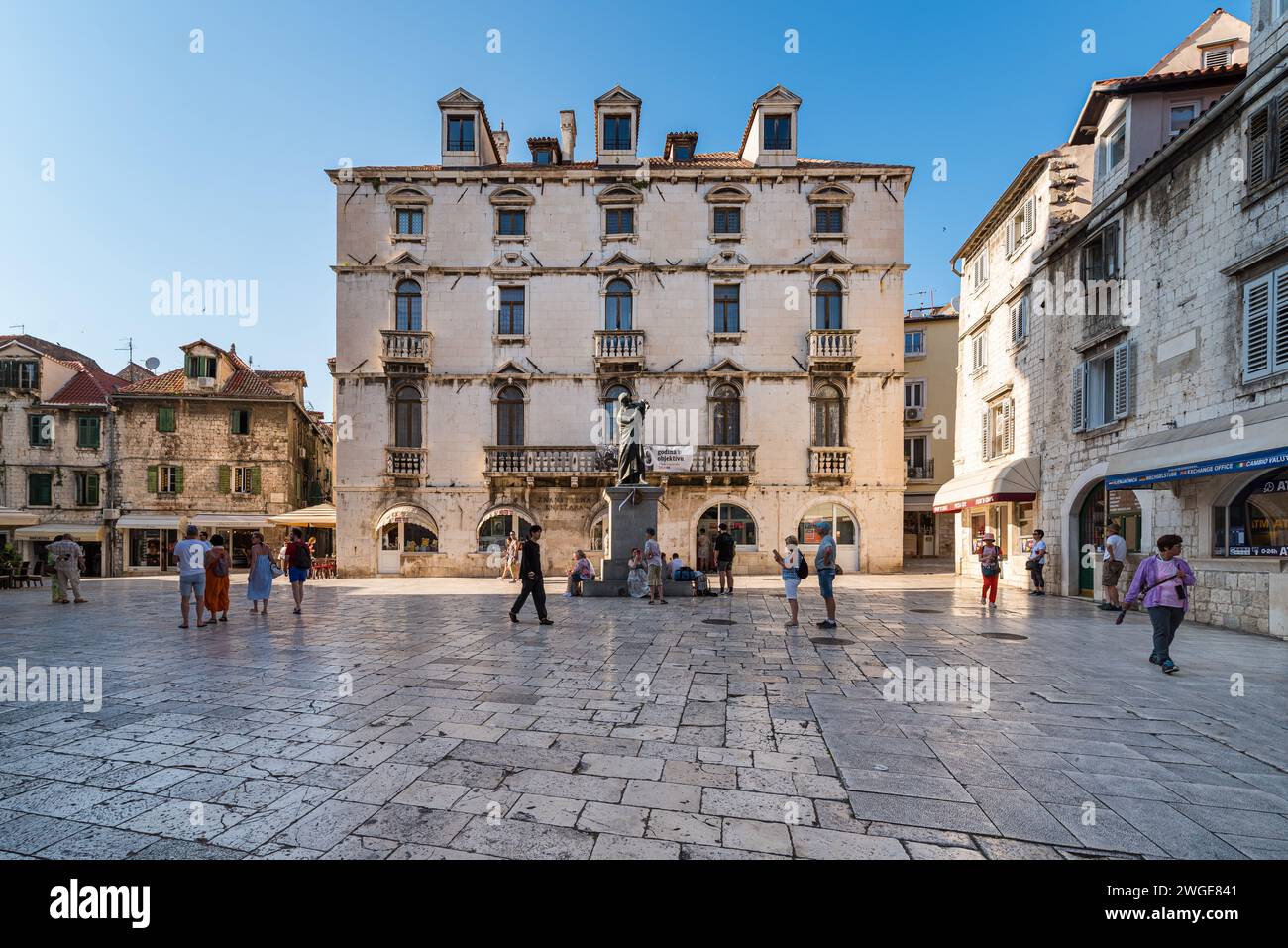 Split renaissance hi-res stock photography and images - Alamy