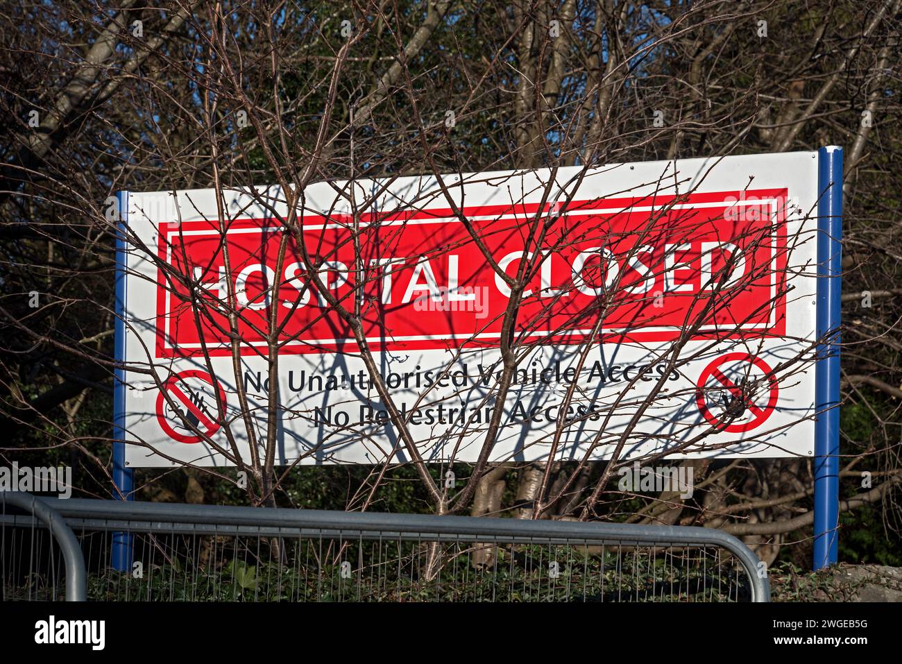 Overgrown hospital sign hi-res stock photography and images - Alamy