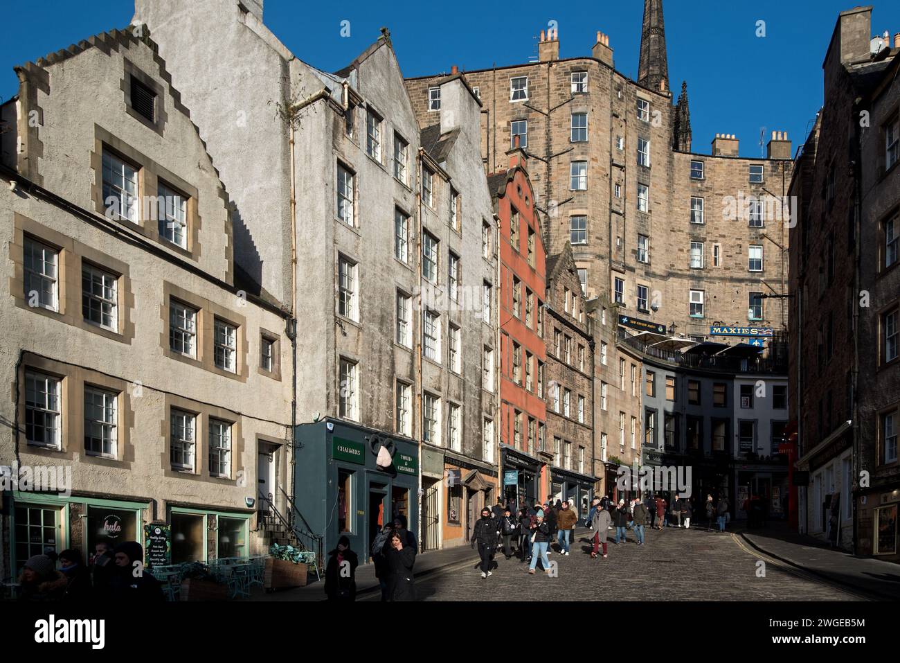 Victoria Street in Edinburgh's Old Town Stock Photo - Alamy