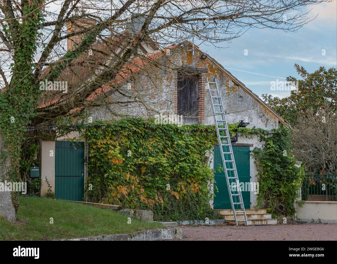 Gable ladder hi-res stock photography and images - Alamy