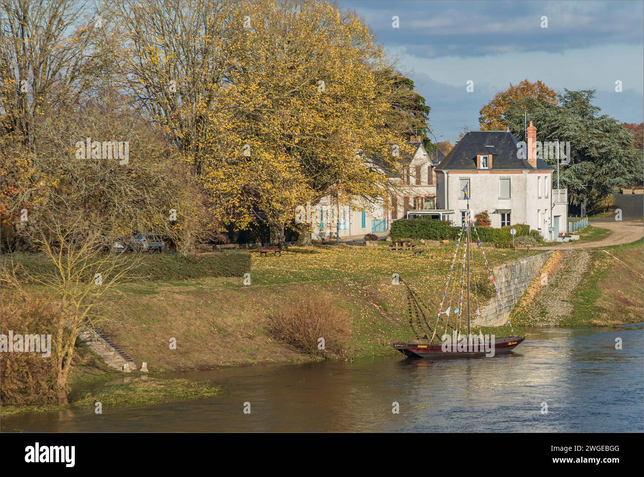 Traditional boat on loire river hi-res stock photography and images - Alamy