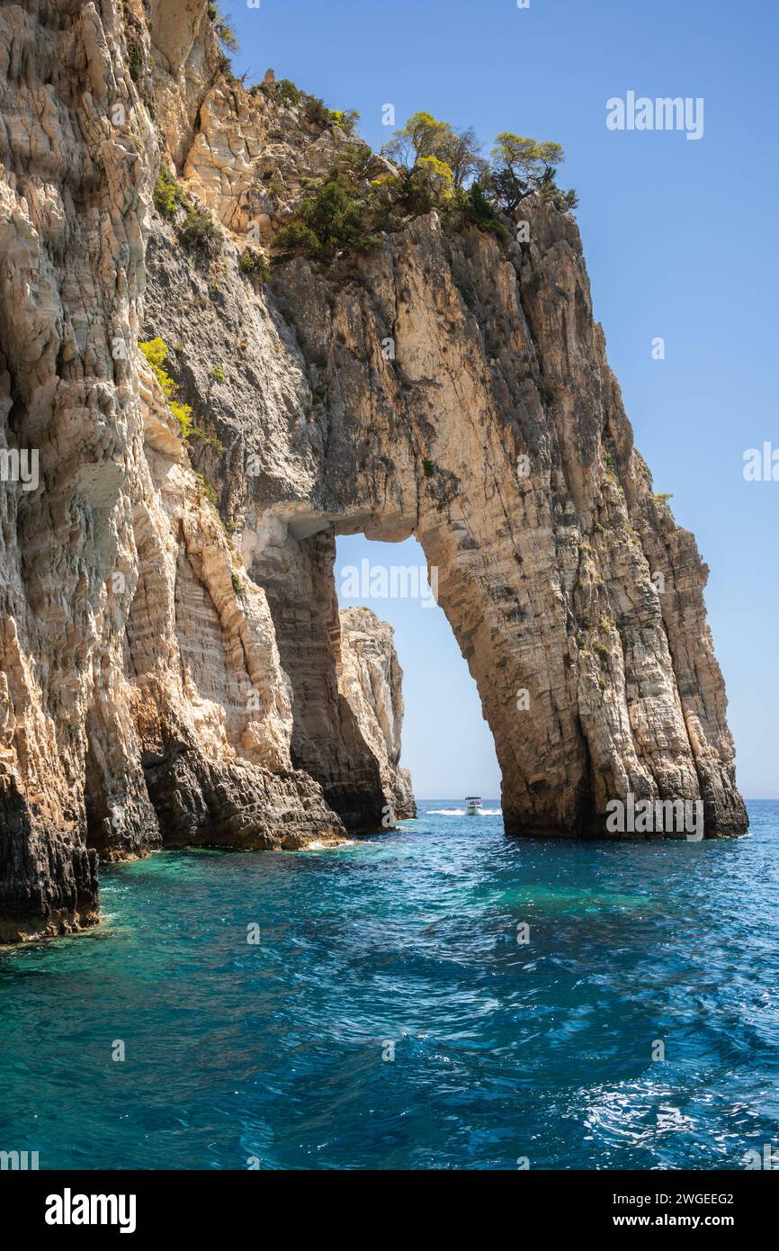 Rocky arch hi-res stock photography and images - Alamy