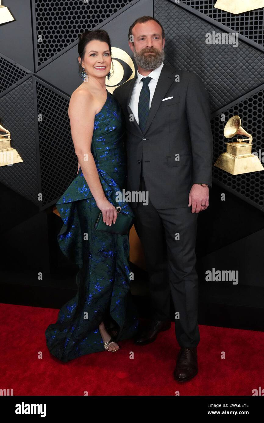 Deanna Seale, left, and Geno Seale arrive at the 66th annual Grammy ...