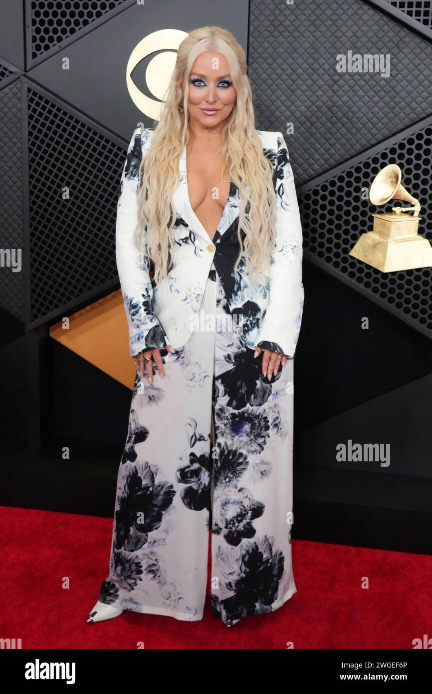 Jessie Jo Dillon arrives at the 66th annual Grammy Awards on Sunday ...
