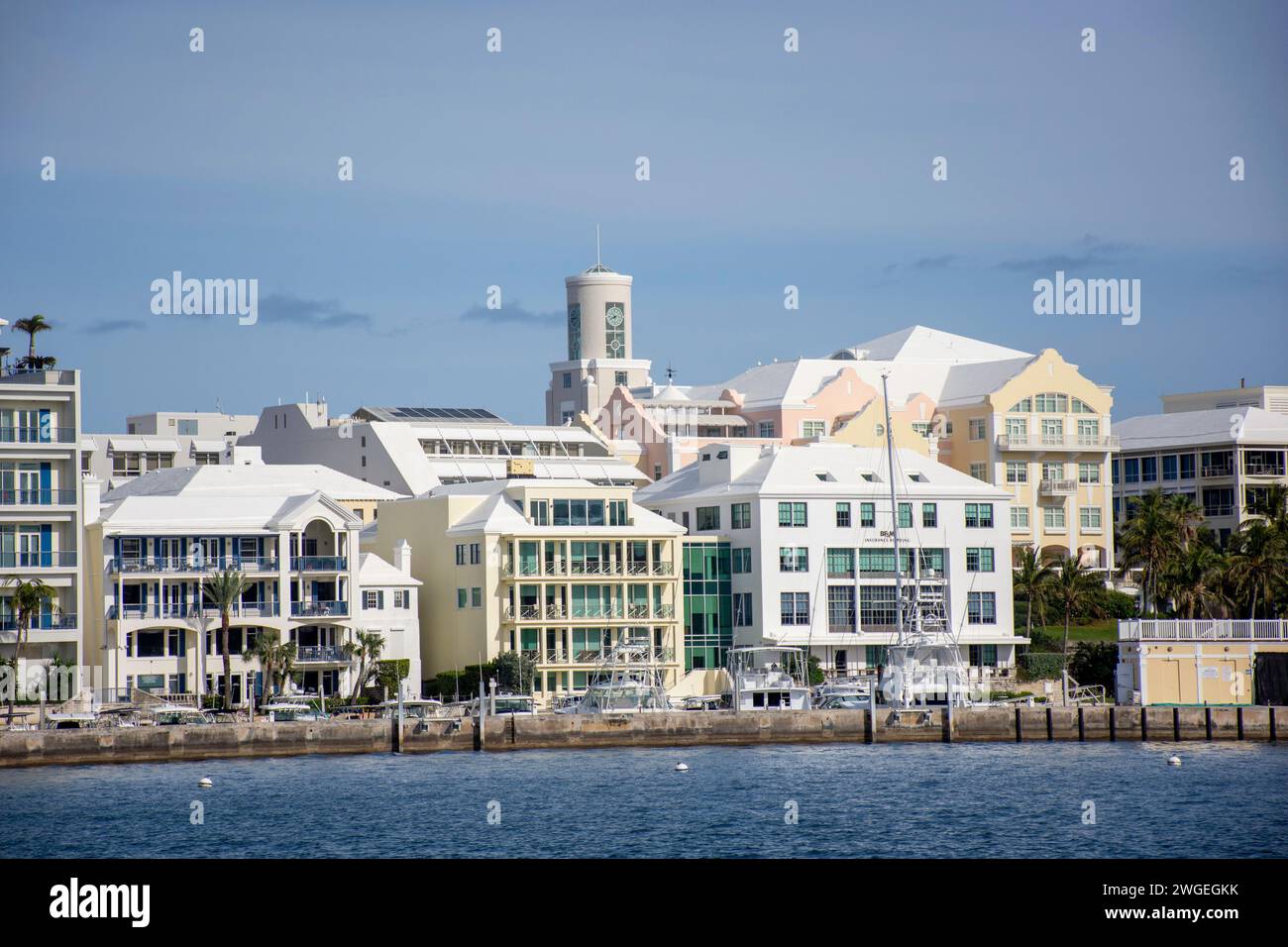 Finance and waterfront city hi-res stock photography and images - Alamy