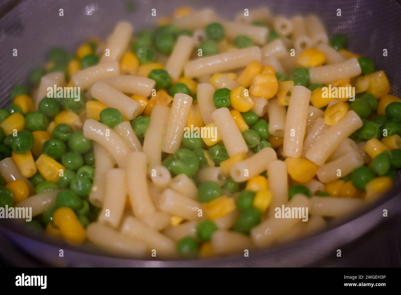 Pasta peas and sweetcorn in a sieve hi-res stock photography and images ...
