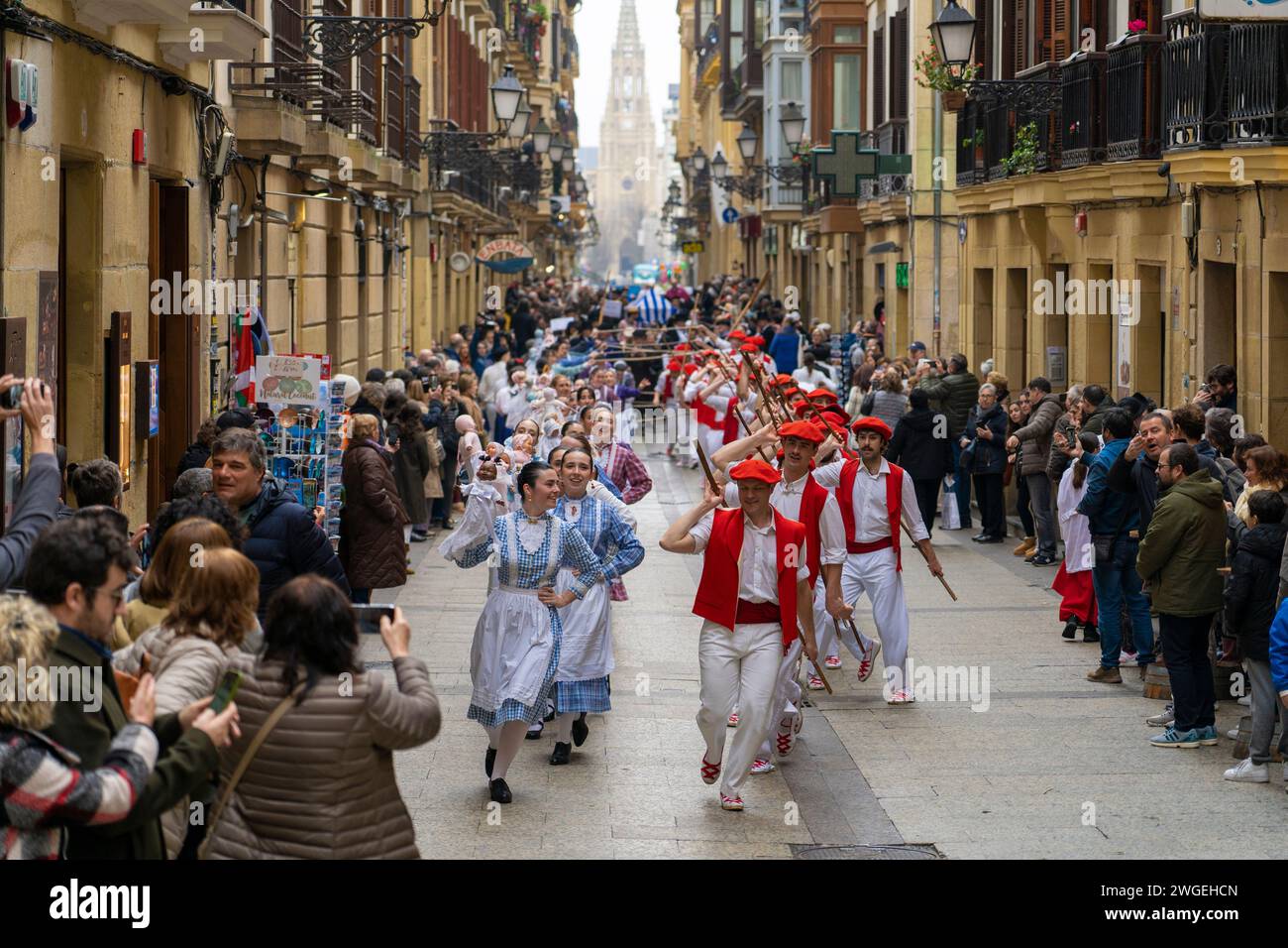Danzas vascas hi-res stock photography and images - Alamy