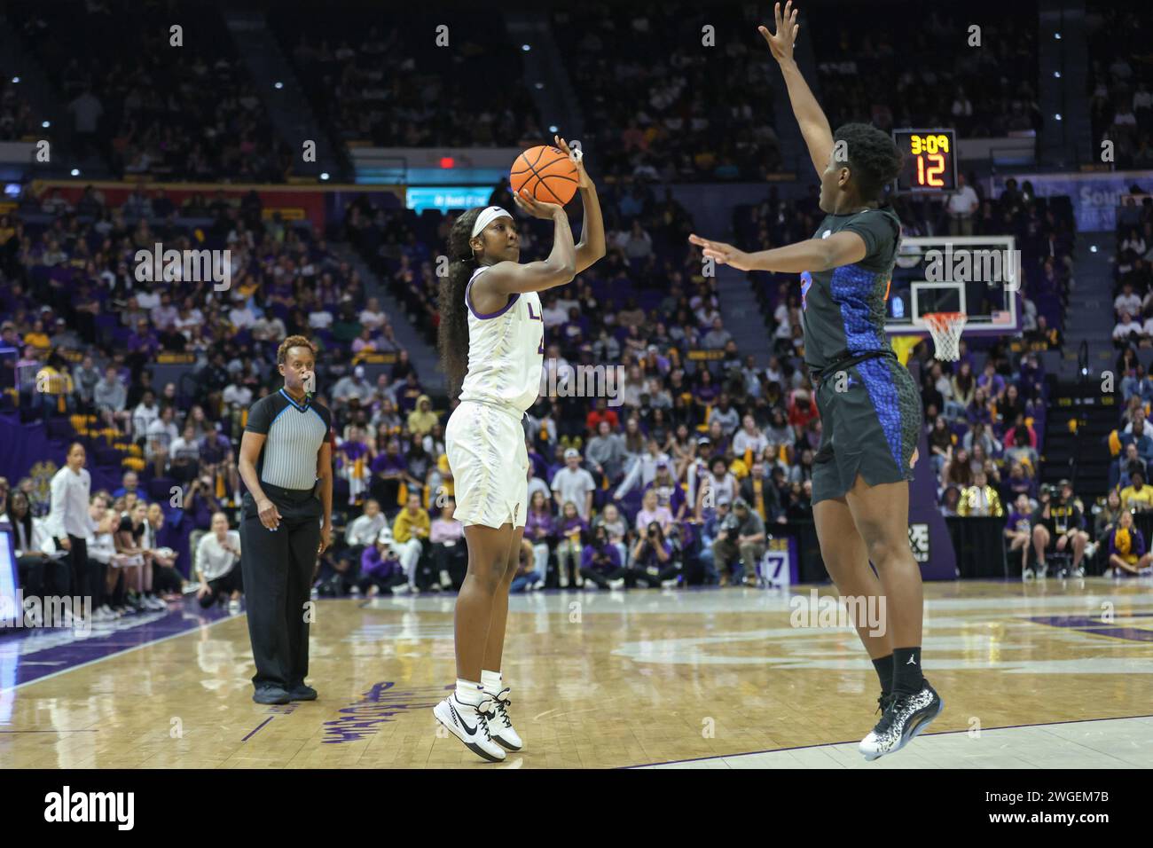 Baton Rouge, LA, USA. 04th Feb, 2024. LSU's Flau'jae Johnson (4) puts ...