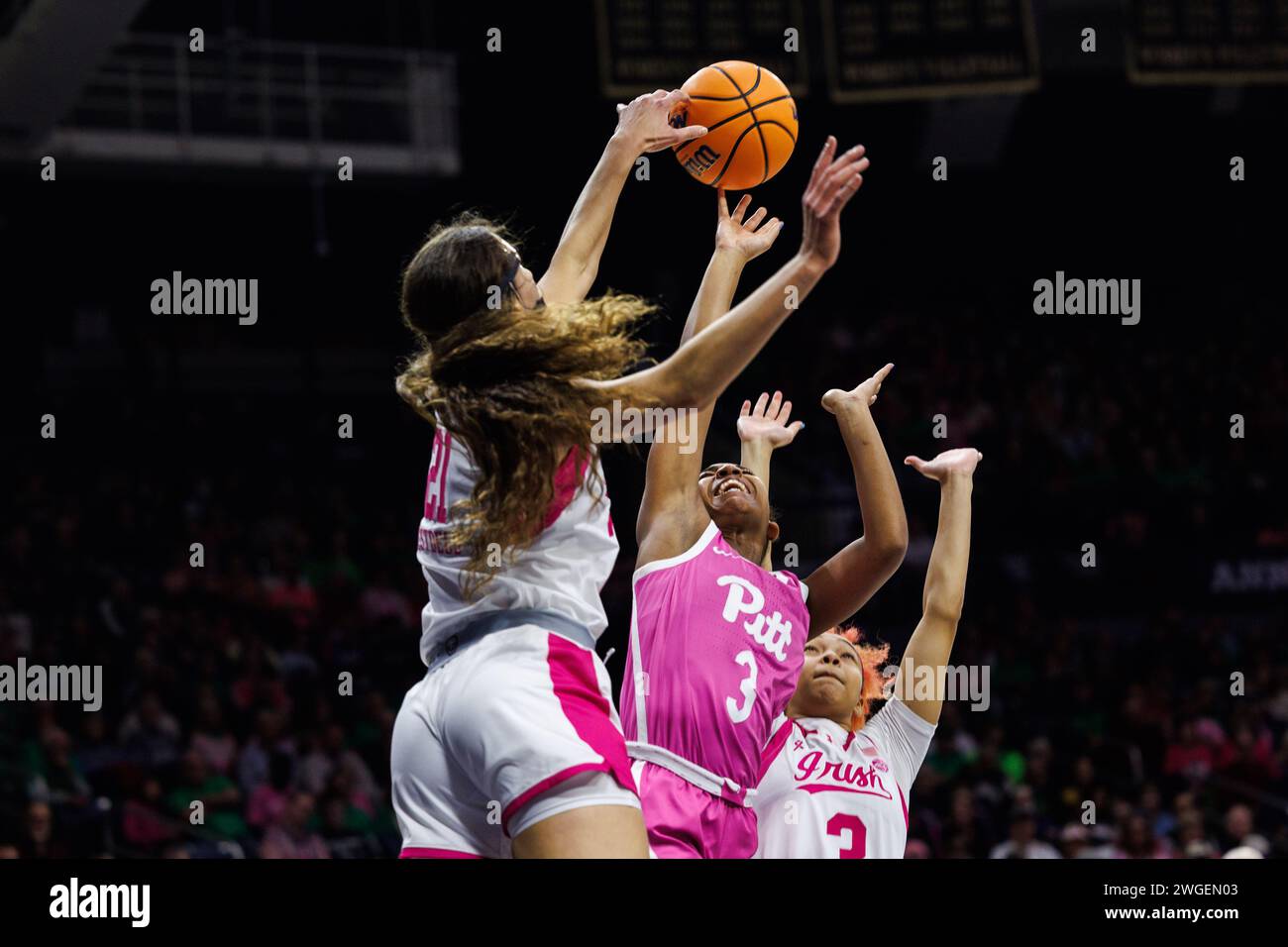 South Bend, Indiana, USA. 04th Feb, 2024. Notre Dame forward Maddy ...