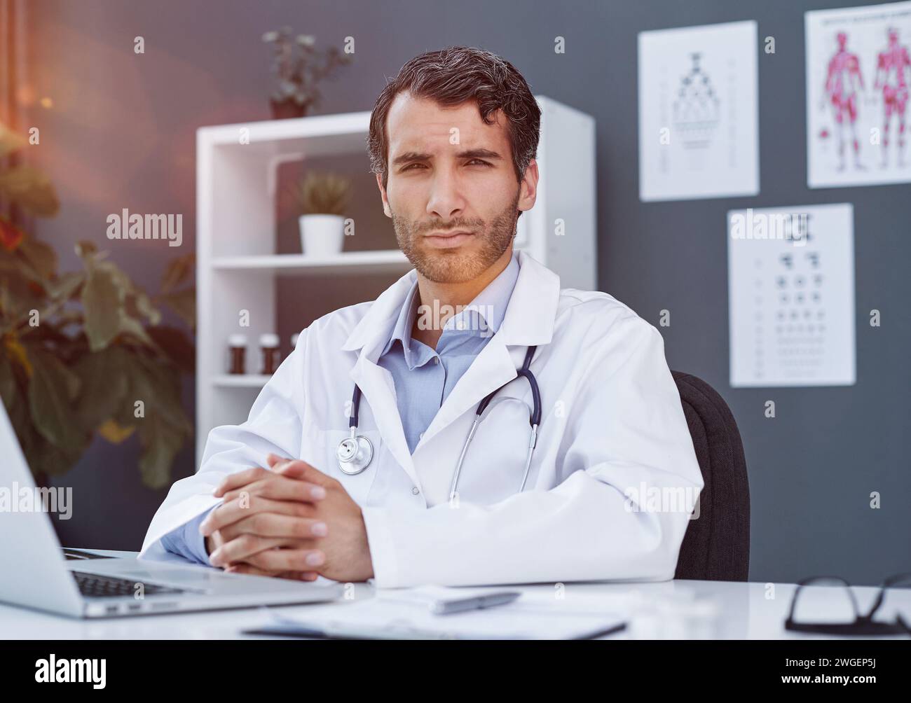 Portrait of happy arabic doctor posing at clinic Stock Photo - Alamy