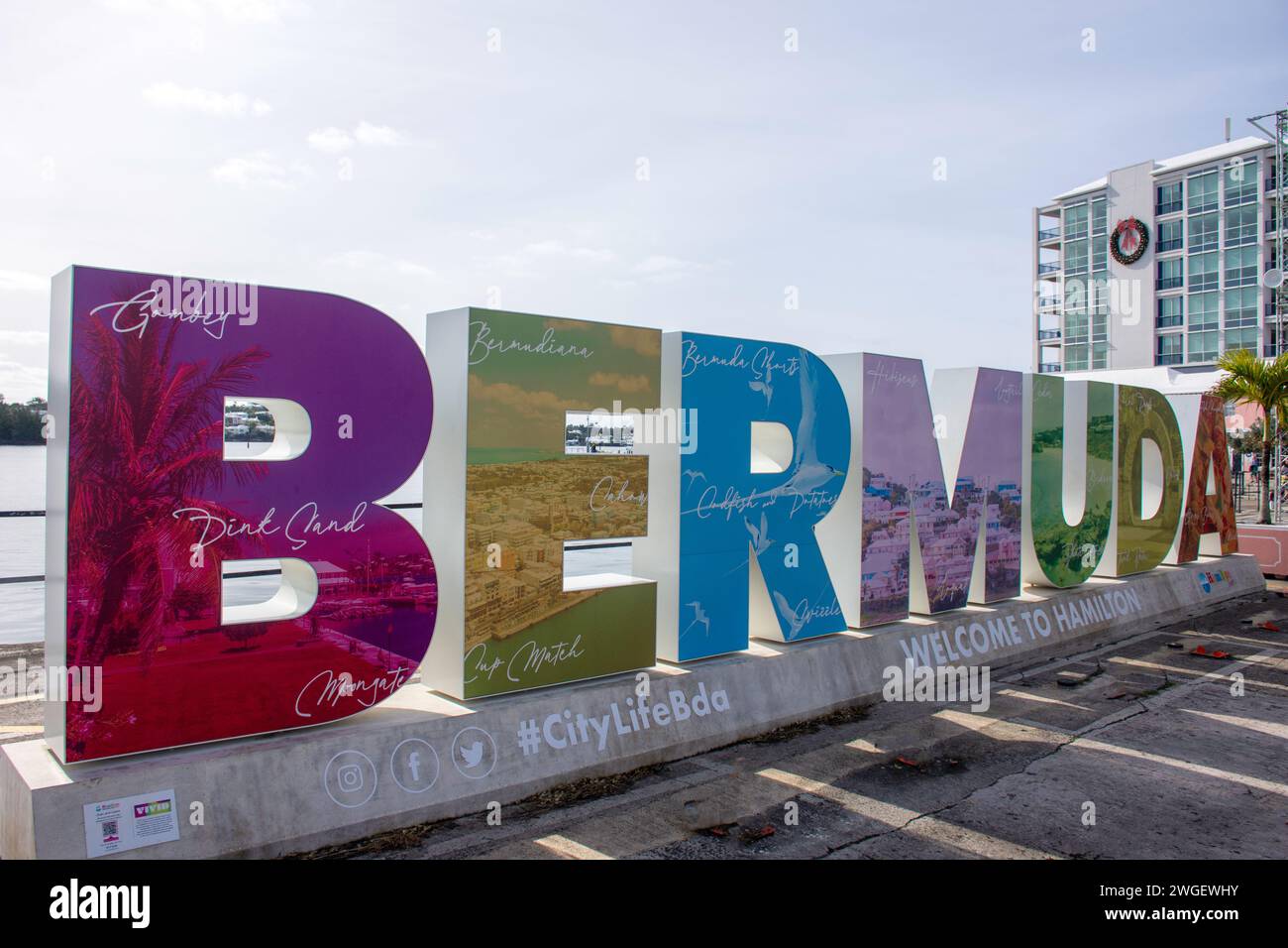 Bermuda welcome sign on waterfront, Front Street, City of Hamilton ...