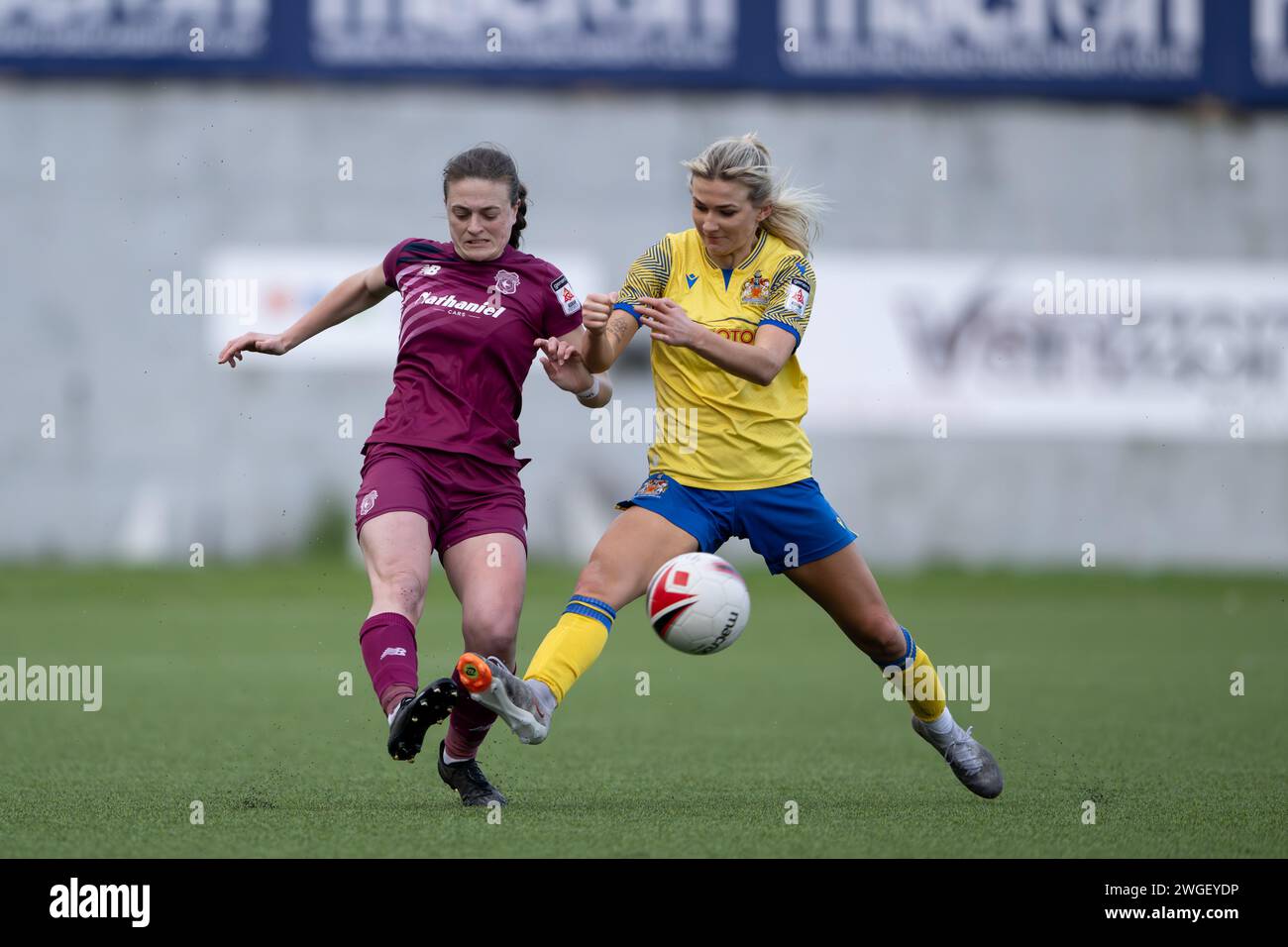 Barry, UK. 4th February 2024. Ffion Price of Cardiff City Women battles ...