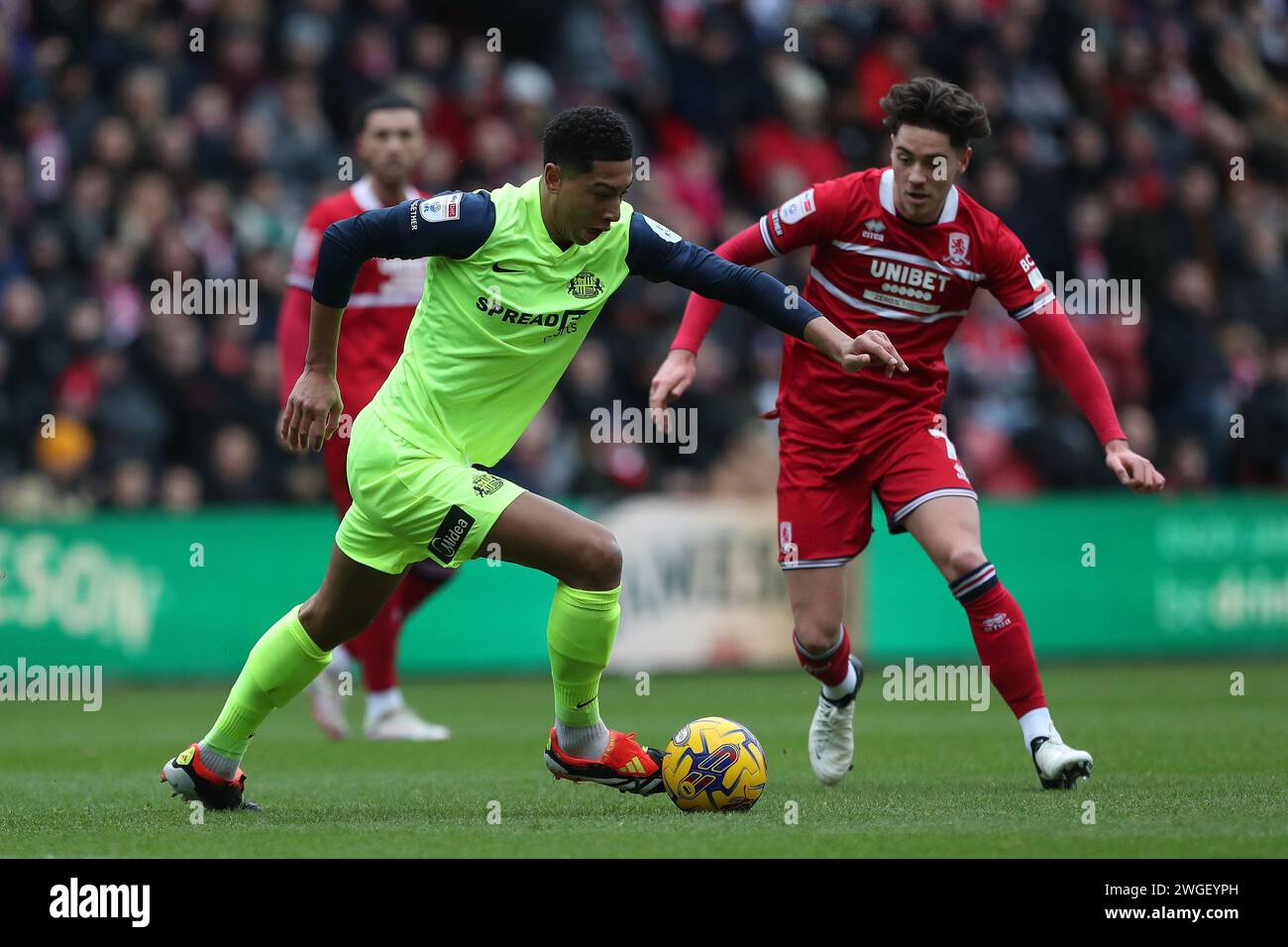Jobe Bellingham of Sunderland in action with Middlesbrough's Hayden ...