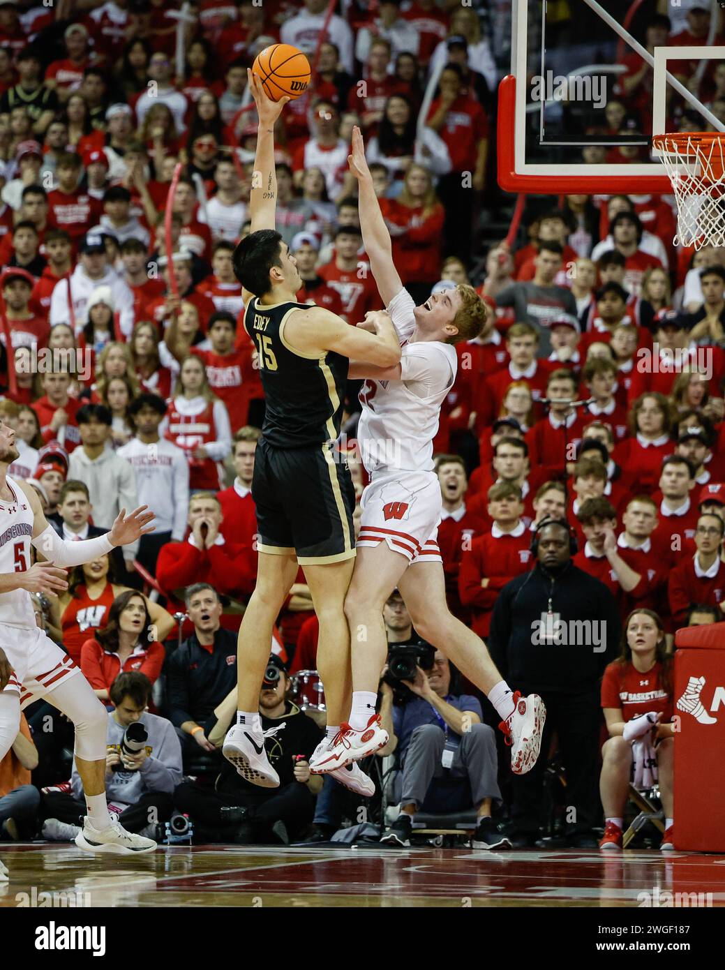 Madison, WI, USA. 4th Feb, 2024. Purdue Boilermakers center Zach Edey (15) takes a lefty jump ...
