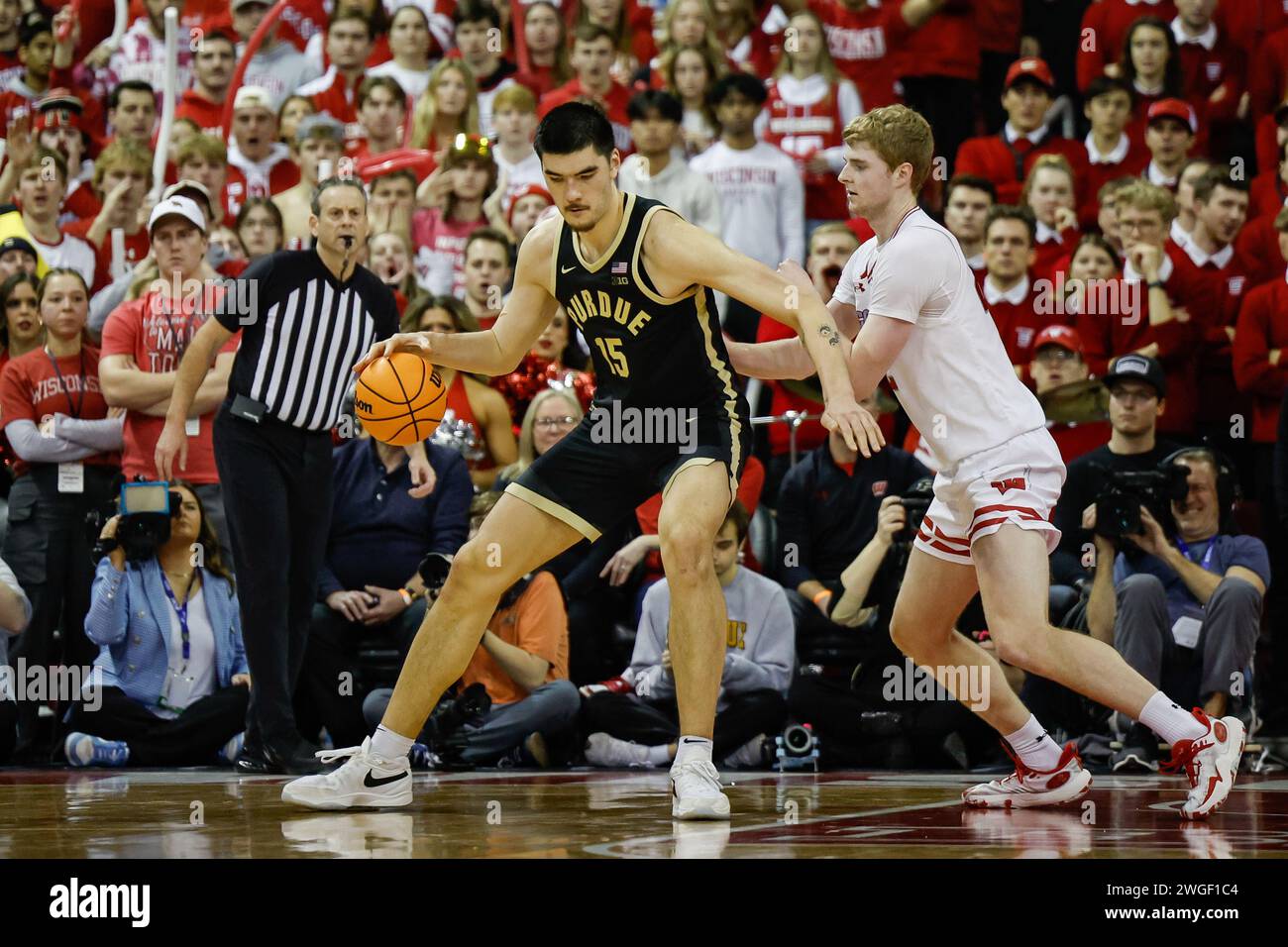 Madison, WI, USA. 4th Feb, 2024. Purdue Boilermakers center Zach Edey (15) posts up Wisconsin ...