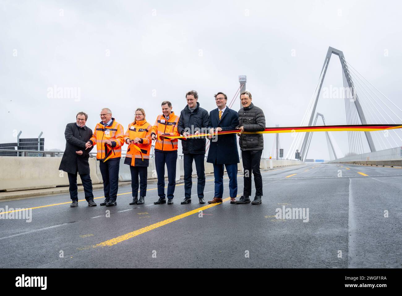NRW Minister für Umwelt, Naturschutz und Verkehr Oliver KRISCHER Die ...