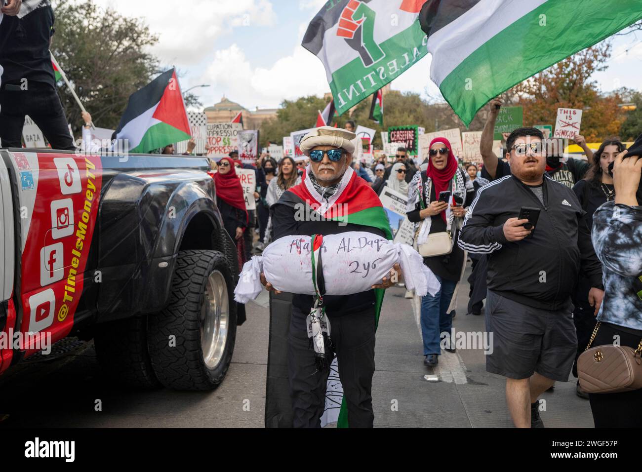Austin, Texas, USA. 4 Feb, 2024. Several thousand supporters of a free ...