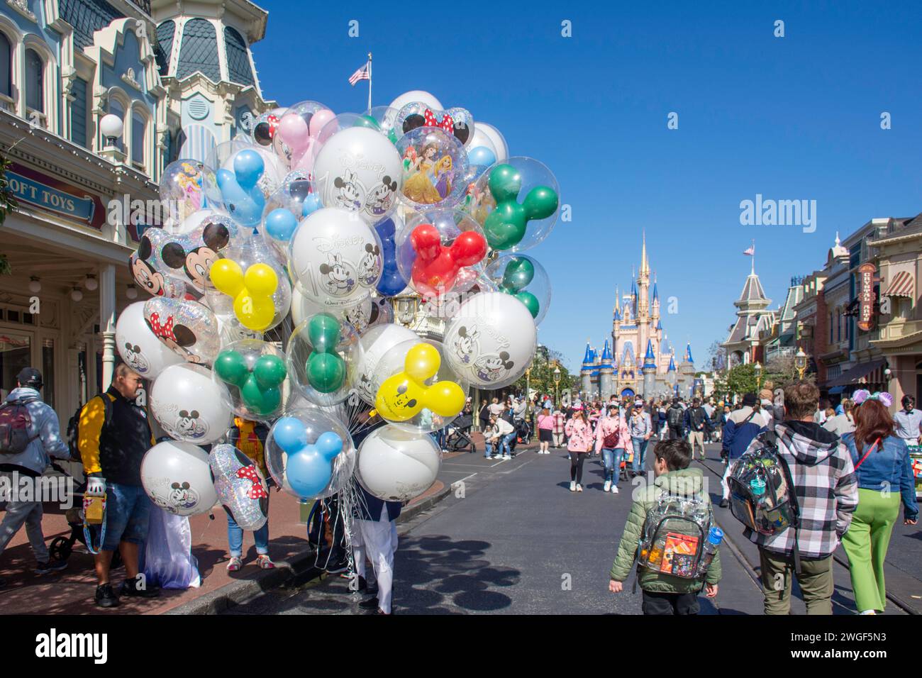 Disney balloon vendor, Main Street, U.S.A, Magic Kingdom, Walt Disney ...