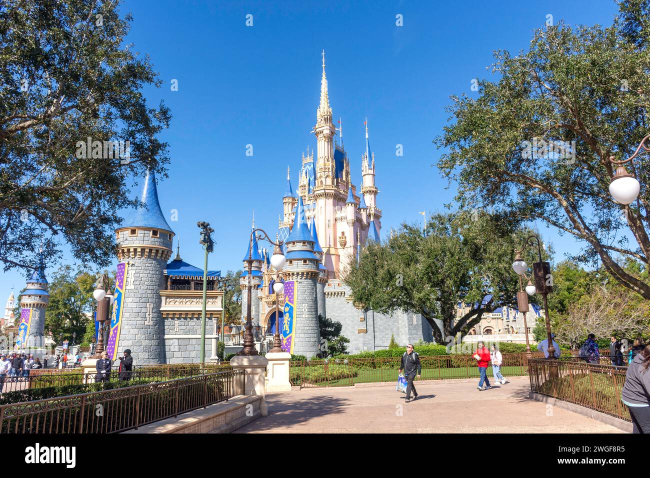 Cinderella's Castle, Fantasyland, Magic Kingdom, Walt Disney World ...