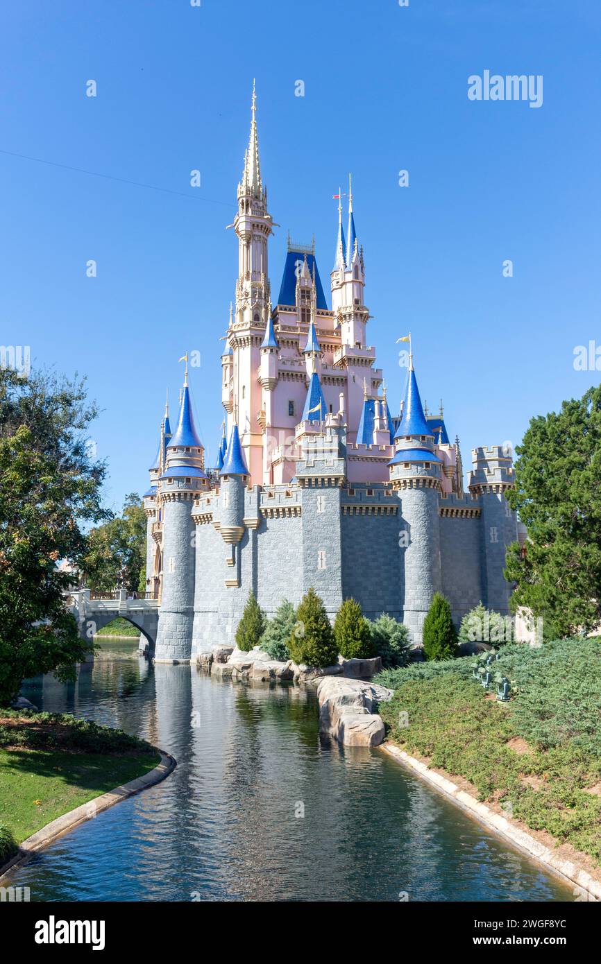 Cinderella's Castle, Fantasyland, Magic Kingdom, Walt Disney World ...