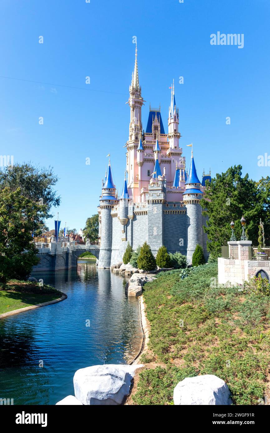 Cinderella's Castle, Fantasyland, Magic Kingdom, Walt Disney World ...