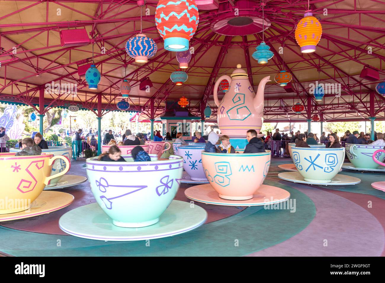 Mad Tea Party ride, Fantasyland, Magic Kingdom, Walt Disney World ...