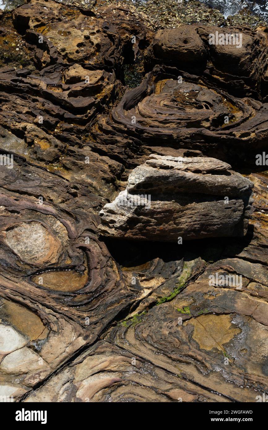 Concentric rings in geology around Robertson Point Lighthouse, Cremorne ...