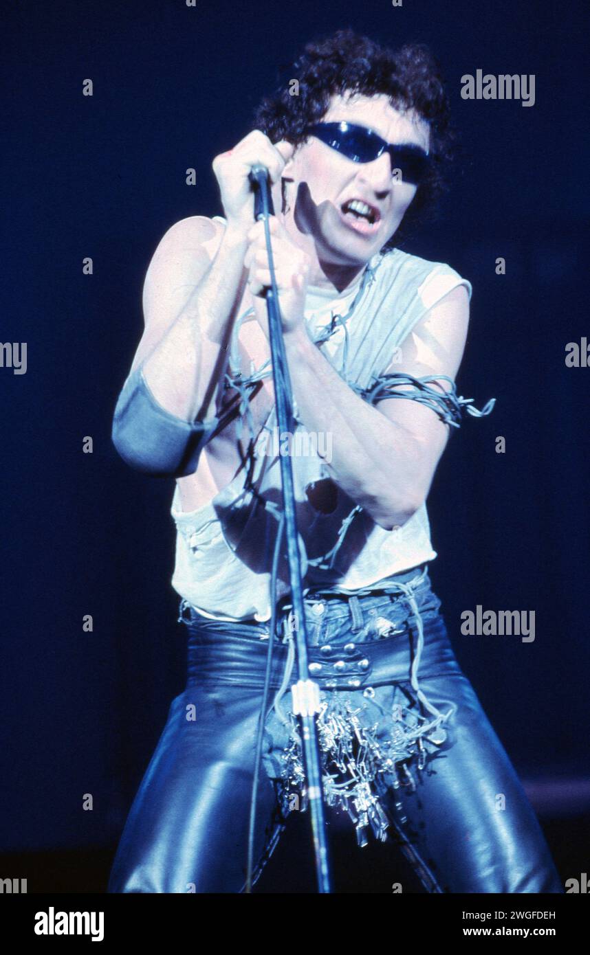 Fee Waybill of The Tubes in concert in 1977 Credit: mpiRR / MediaPunch ...