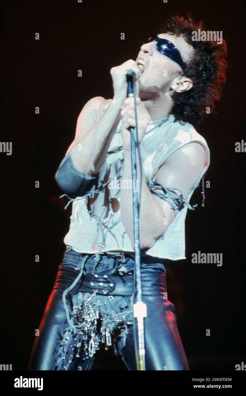 Fee Waybill of The Tubes in concert in 1977 Credit: mpiRR / MediaPunch ...