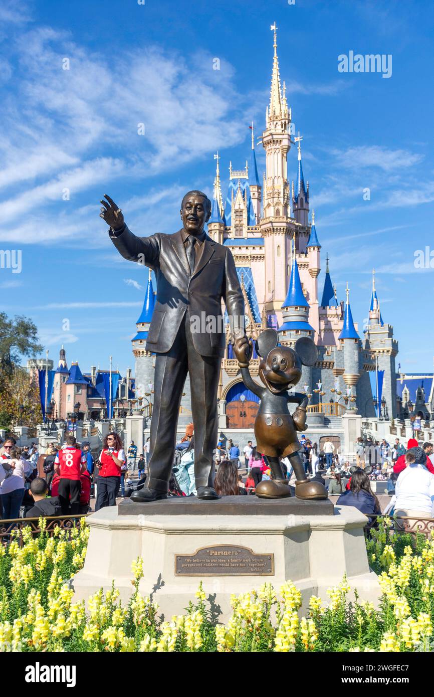 Walt Disney statue and Cinderella's Castle, Fantasyland, Magic Kingdom ...