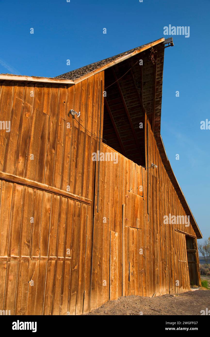 River Ranch barn, Summer Lake Wildlife Area, Oregon Outback Scenic ...