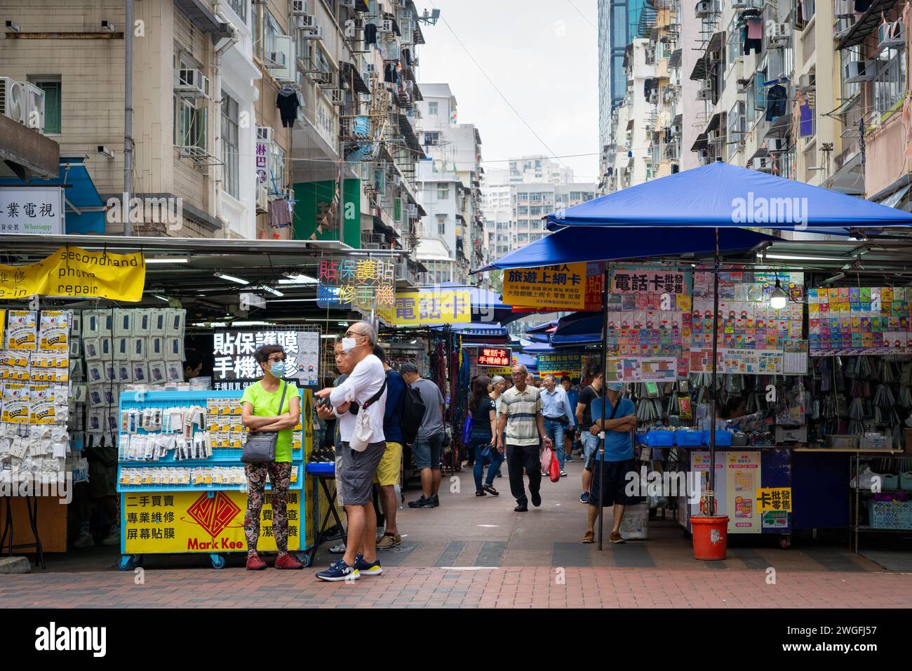 People traffic bustling market hi-res stock photography and images - Alamy