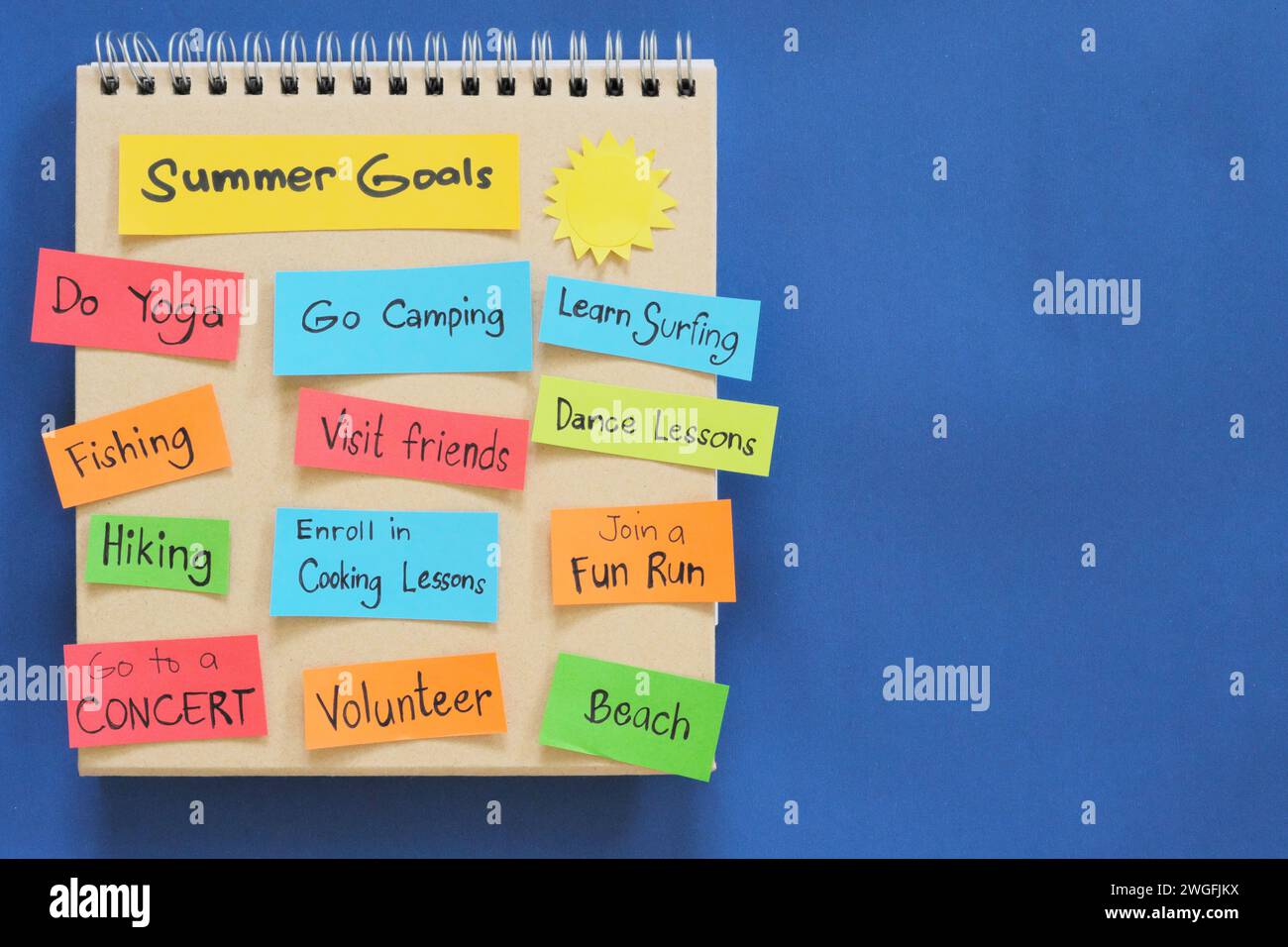 Summer goals concept. Checklist of goals in note pad in blue background ...