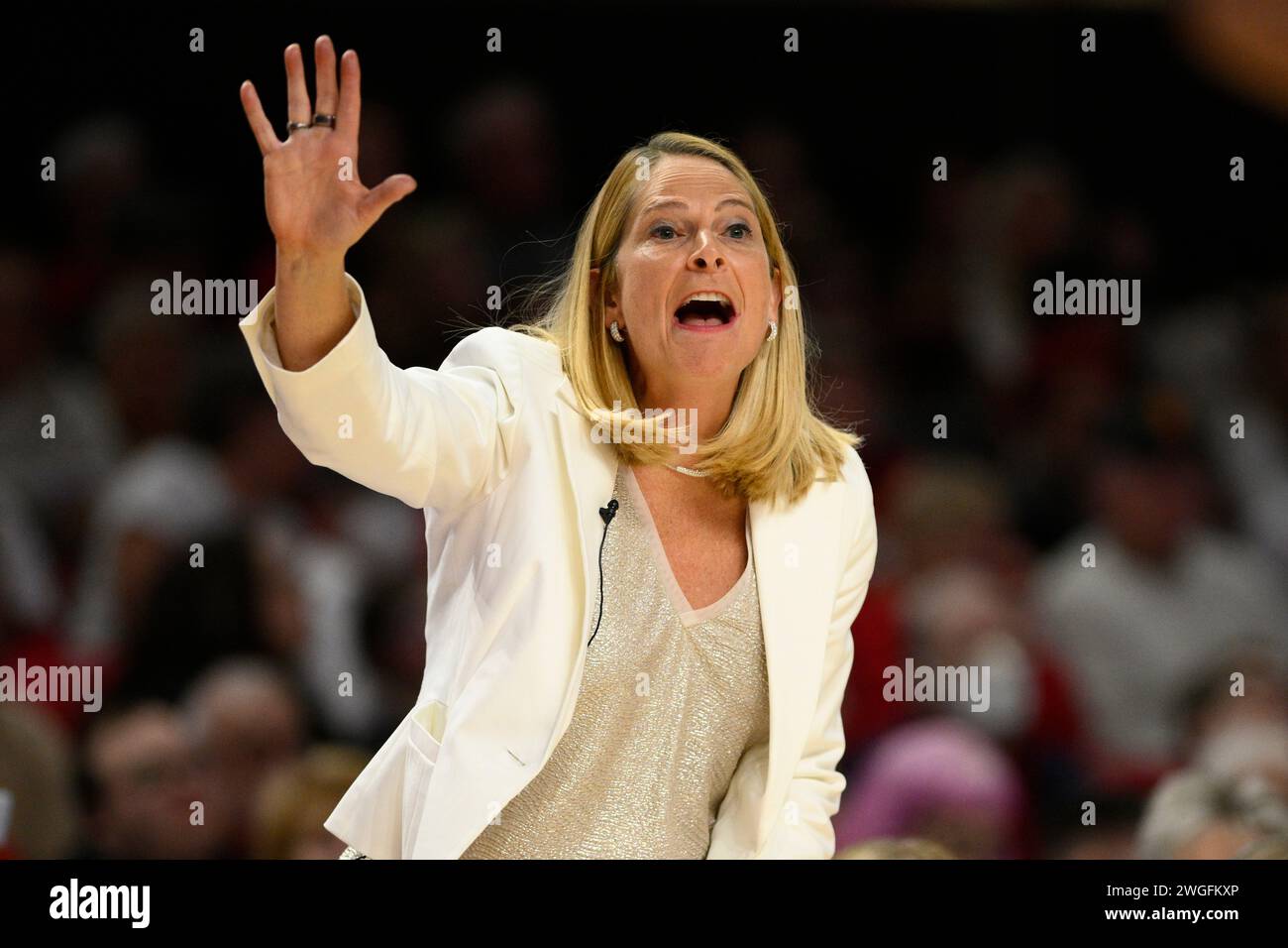 Maryland head coach Brenda Frese in action during the first half of an ...