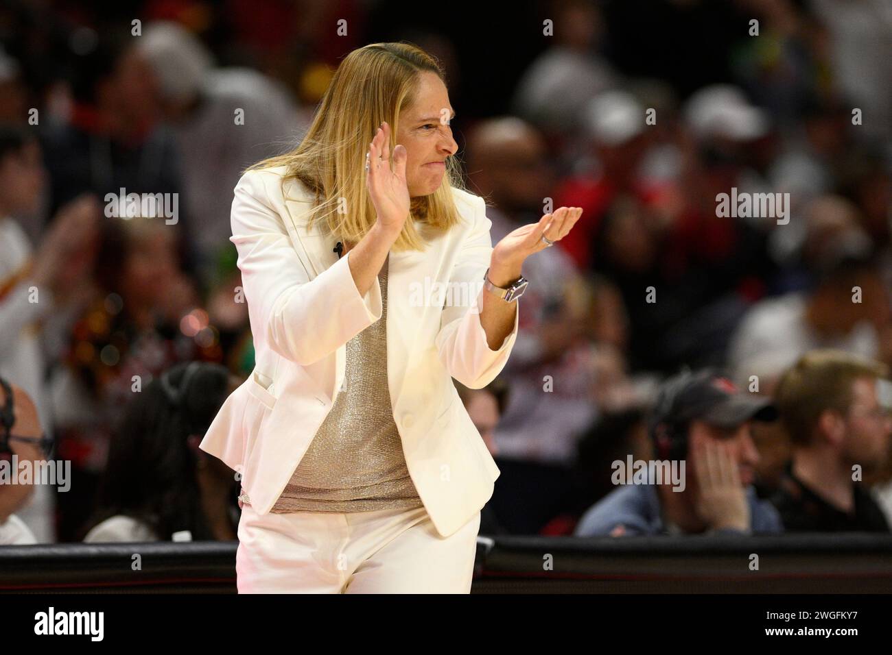Maryland head coach Brenda Frese in action during the second half of an ...