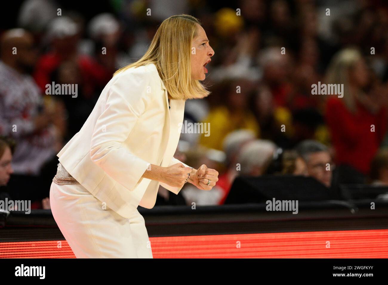 Maryland head coach Brenda Frese in action during the second half of an ...